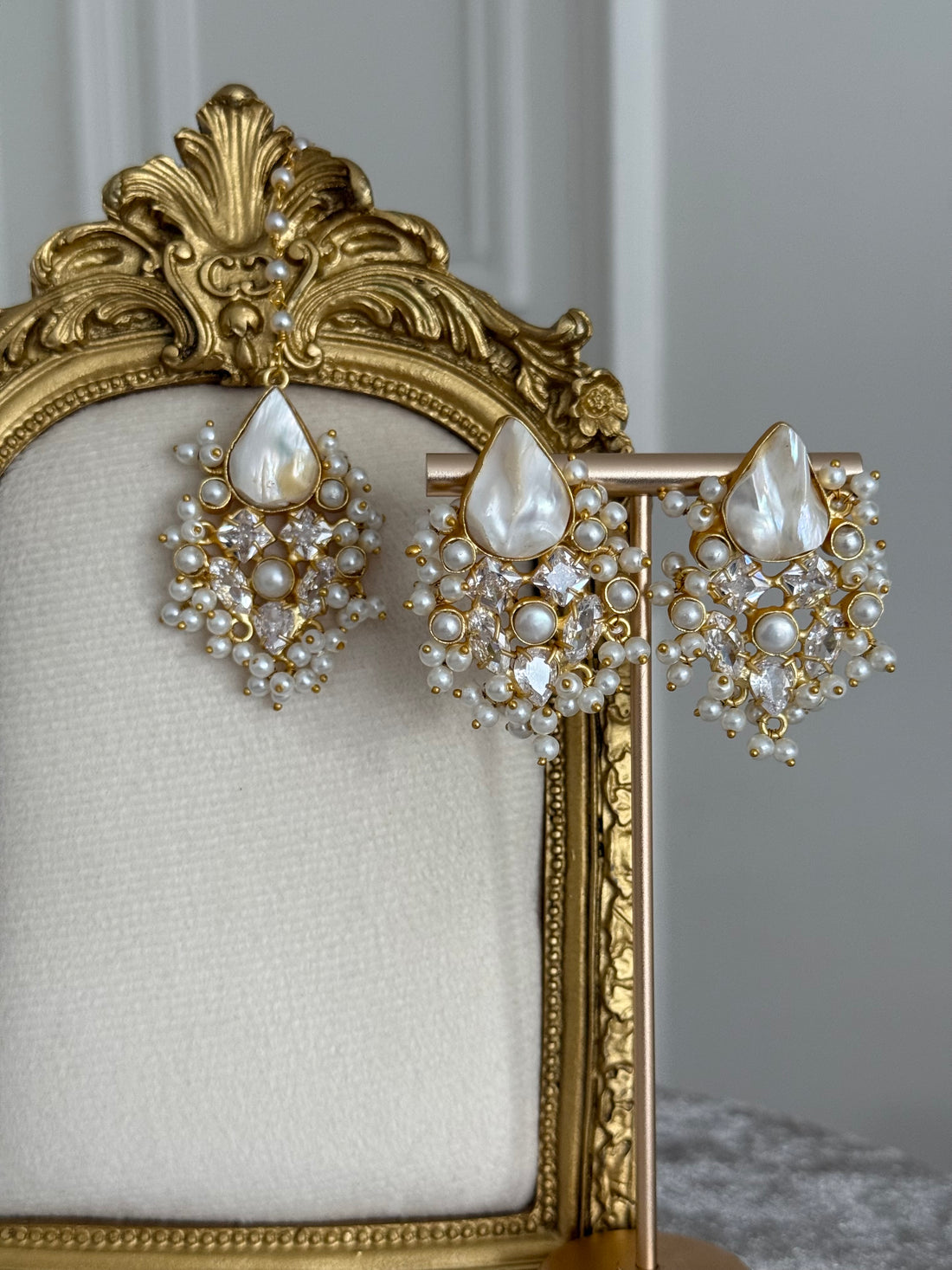 Rosa Pearl Tikka Set | Tikka & Earrings – Shumiqua Jewels